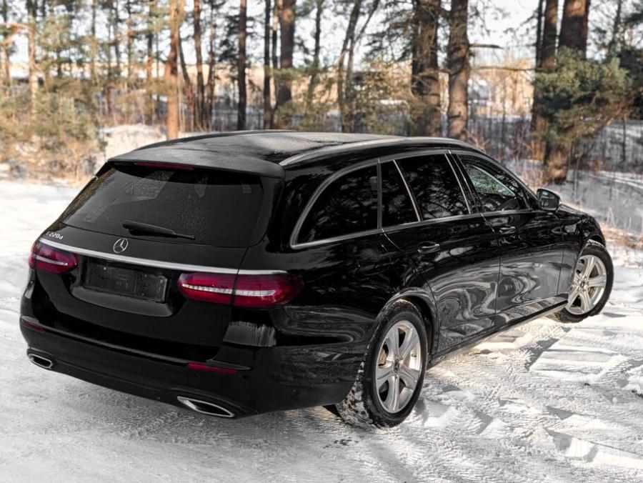 Black Mercedes-Benz E 220 2020 in Jurmala, with an engine capacity of 2.00 L and mileage of 0 thousand km for 10950 €, photo 4 on AUTOMOTO.COM.LV