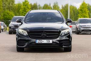 Melns Mercedes-Benz E 220 2020 Rīga, ar dzinēja tilpumu 2.00 L un nobraukumu 224 tūkst. km par 16950 €, foto 3 vietnē AUTOMOTO.COM.LV