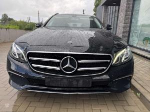Black Mercedes-Benz E 220 2020 in Kaunas, with an engine capacity of 1.95 L and mileage of 202 thousand km for 10950 €, photo 3 on AUTOMOTO.COM.LV