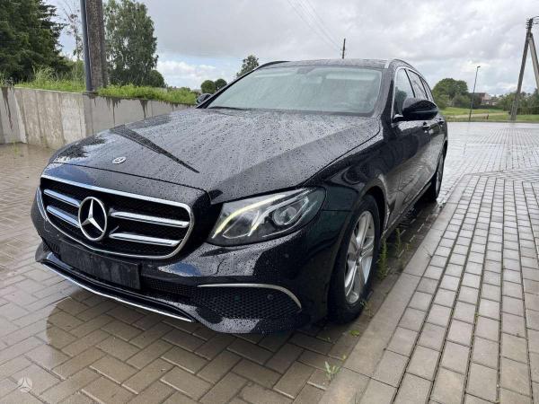 Черный Мерседес E 220 2020 в Каунас, объемом двигателя 1.95 л и пробегом 202 тыс. км за 10950 €, фото 3 на AUTOMOTO.COM.LV