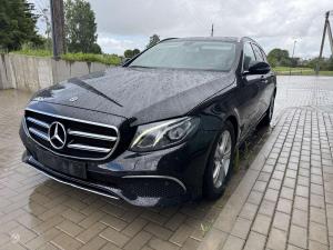 Black Mercedes-Benz E 220 2020 in Kaunas, with an engine capacity of 1.95 L and mileage of 202 thousand km for 10950 €, photo 4 on AUTOMOTO.COM.LV