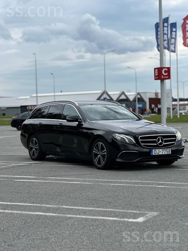 Melns Mercedes-Benz E 220 2020 Rīga, ar dzinēja tilpumu 2.00 L un nobraukumu 0 tūkst. km par 12900 €, foto 3 vietnē AUTOMOTO.COM.LV