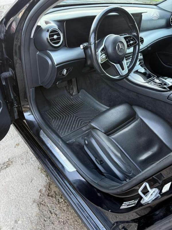 Black Mercedes-Benz E 220 2021 in Siauliai, with an engine capacity of 1.95 L and mileage of 290 thousand km for 18000 €, photo 11 on AUTOMOTO.COM.LV