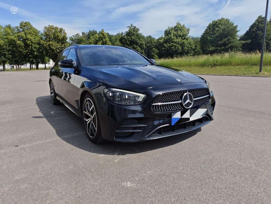 Melns Mercedes-Benz E 220 2021 Kauņa, ar dzinēja tilpumu 1.95 L un nobraukumu 299 tūkst. km par 19250 €, foto 1 vietnē AUTOMOTO.COM.LV
