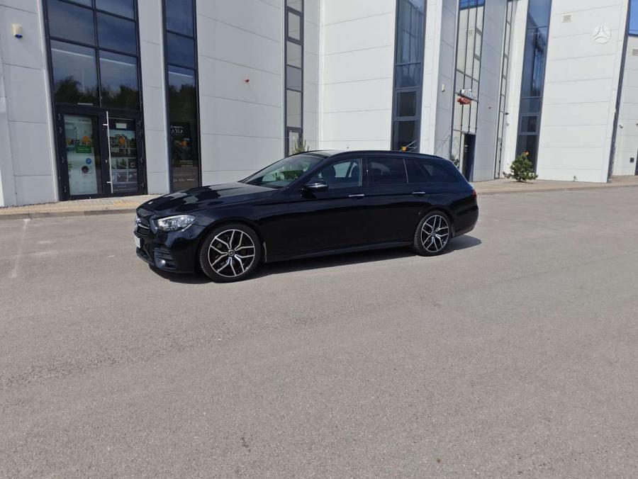 Melns Mercedes-Benz E 220 2021 Kauņa, ar dzinēja tilpumu 1.95 L un nobraukumu 299 tūkst. km par 19250 €, foto 4 vietnē AUTOMOTO.COM.LV