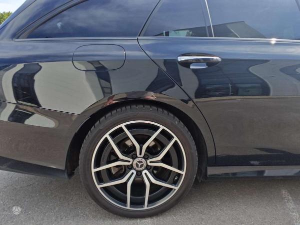Melns Mercedes-Benz E 220 2021 Kauņa, ar dzinēja tilpumu 1.95 L un nobraukumu 299 tūkst. km par 19250 €, foto 4 vietnē AUTOMOTO.COM.LV