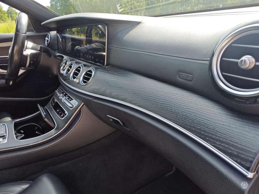 Melns Mercedes-Benz E 220 2021 Kauņa, ar dzinēja tilpumu 1.95 L un nobraukumu 299 tūkst. km par 19250 €, foto 7 vietnē AUTOMOTO.COM.LV