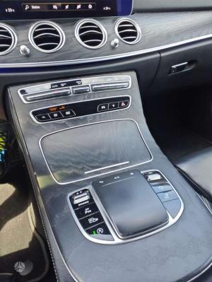 Melns Mercedes-Benz E 220 2021 Kauņa, ar dzinēja tilpumu 1.95 L un nobraukumu 299 tūkst. km par 19250 €, foto 27 vietnē AUTOMOTO.COM.LV