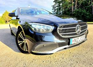 Черный Мерседес E 220 2022 в Паланга, объемом двигателя 2.10 л и пробегом 221 тыс. км за 17500 €, фото  на AUTOMOTO.COM.LV