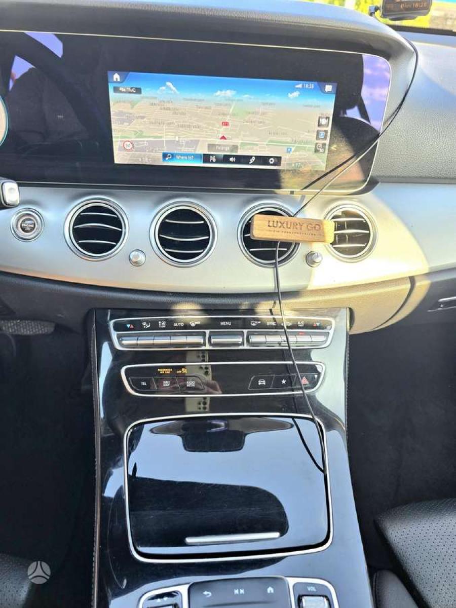 Черный Мерседес E 220 2022 в Паланга, объемом двигателя 2.10 л и пробегом 221 тыс. км за 17500 €, фото 10 на AUTOMOTO.COM.LV