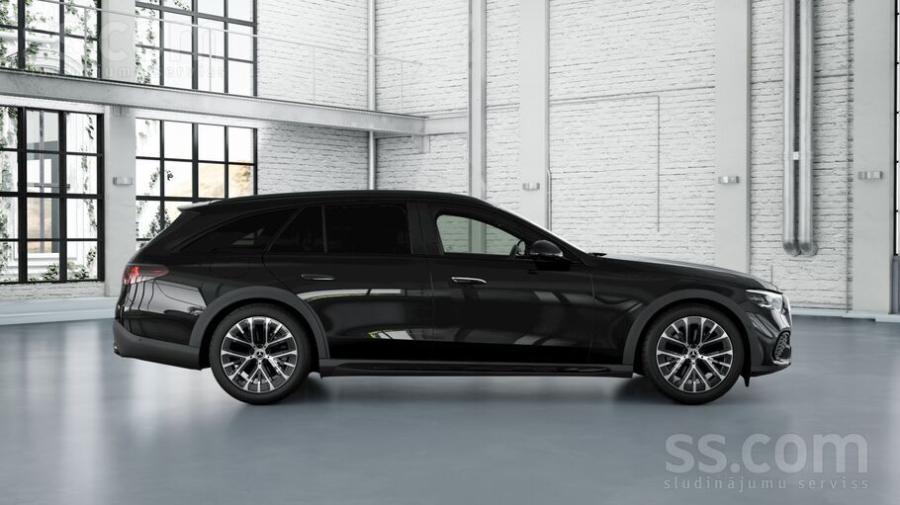 Black Mercedes-Benz E 220 2026 in Riga, with an engine capacity of 2.00 L and mileage of 10 thousand km for 66900 €, photo 4 on AUTOMOTO.COM.LV