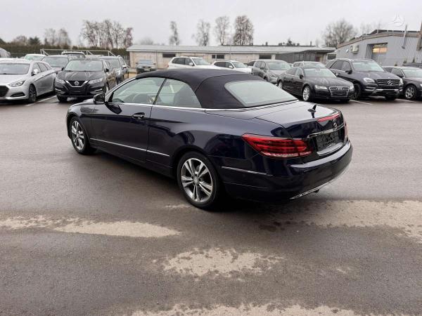 Blue Mercedes-Benz E 220 2014 in Siauliai, with an engine capacity of 2.20 L and mileage of 249 thousand km for 6800 €, photo 3 on AUTOMOTO.COM.LV