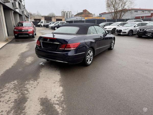 Blue Mercedes-Benz E 220 2014 in Siauliai, with an engine capacity of 2.20 L and mileage of 249 thousand km for 6800 €, photo 4 on AUTOMOTO.COM.LV