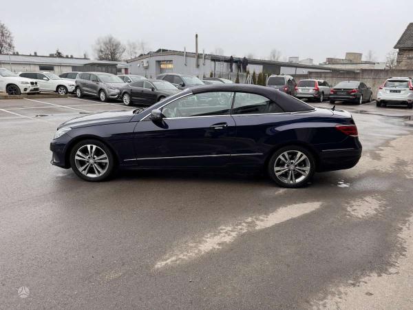 Blue Mercedes-Benz E 220 2014 in Siauliai, with an engine capacity of 2.20 L and mileage of 249 thousand km for 6800 €, photo 5 on AUTOMOTO.COM.LV