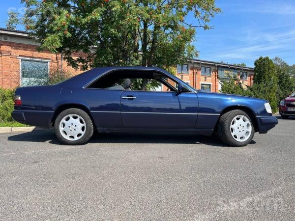 Zils Mercedes-Benz E 220 1996 Rīga, ar dzinēja tilpumu 2.20 L un nobraukumu 263 tūkst. km par 11000 €, foto 1 vietnē AUTOMOTO.COM.LV