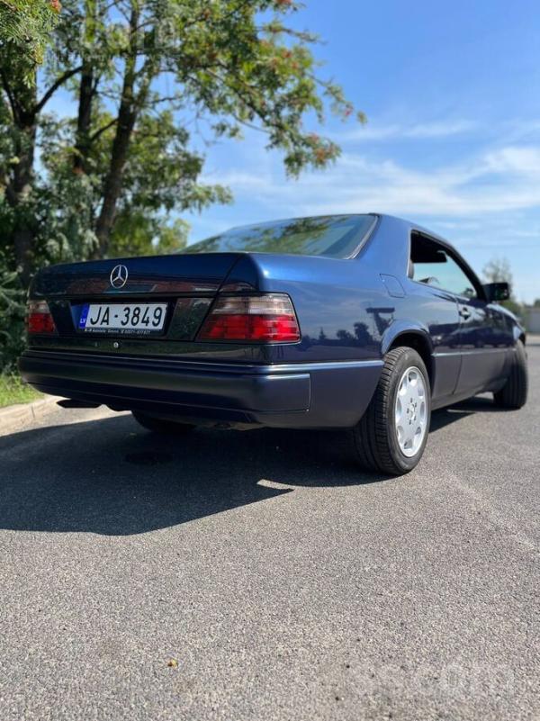 Zils Mercedes-Benz E 220 1996 Rīga, ar dzinēja tilpumu 2.20 L un nobraukumu 263 tūkst. km par 11000 €, foto 2 vietnē AUTOMOTO.COM.LV