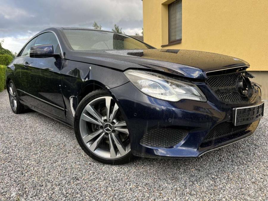 Синий Мерседес E 220 2014 в Каунас, объемом двигателя 2.14 л и пробегом 253 тыс. км за 5750 €, фото 7 на AUTOMOTO.COM.LV