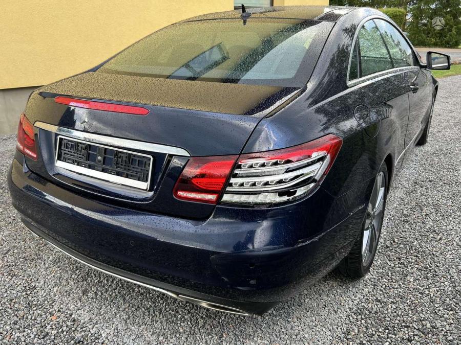 Синий Мерседес E 220 2014 в Каунас, объемом двигателя 2.14 л и пробегом 253 тыс. км за 5750 €, фото 9 на AUTOMOTO.COM.LV