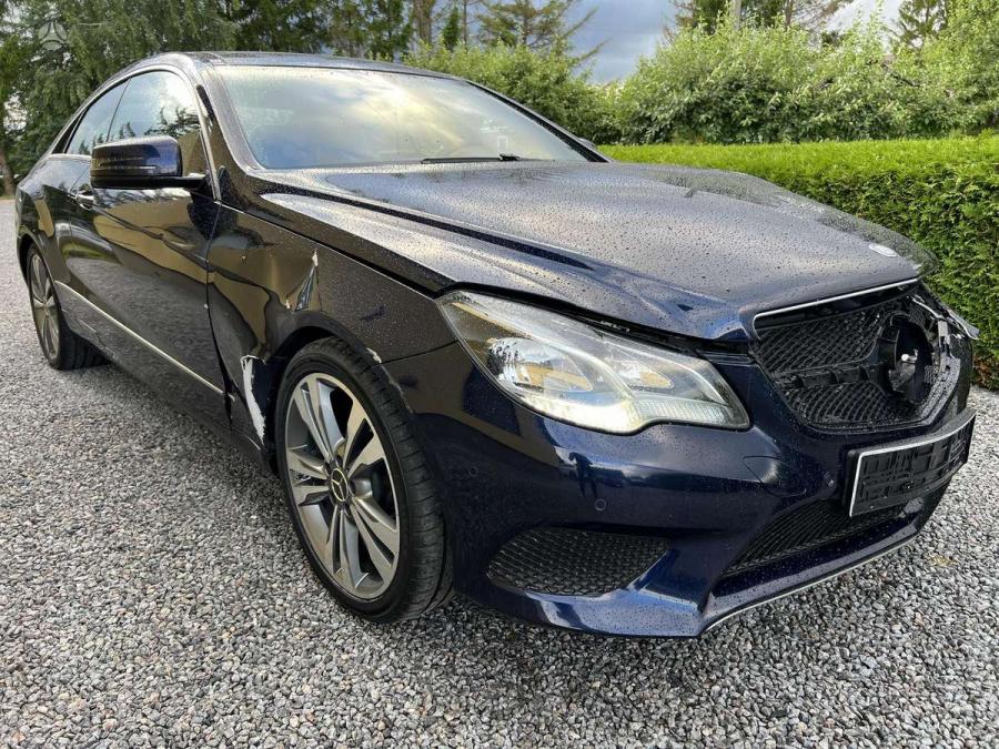 Синий Мерседес E 220 2014 в Каунас, объемом двигателя 2.14 л и пробегом 253 тыс. км за 5750 €, фото 10 на AUTOMOTO.COM.LV