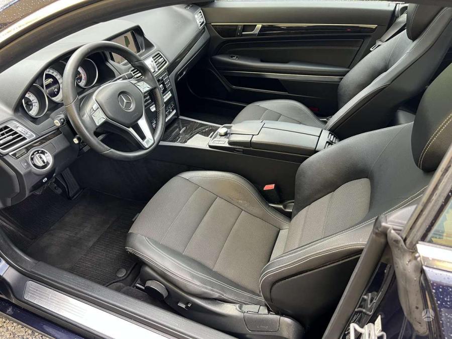 Синий Мерседес E 220 2014 в Каунас, объемом двигателя 2.14 л и пробегом 253 тыс. км за 5750 €, фото 24 на AUTOMOTO.COM.LV
