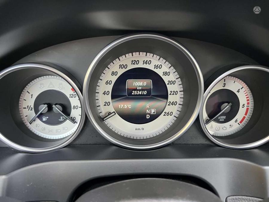 Синий Мерседес E 220 2014 в Каунас, объемом двигателя 2.14 л и пробегом 253 тыс. км за 5750 €, фото 26 на AUTOMOTO.COM.LV