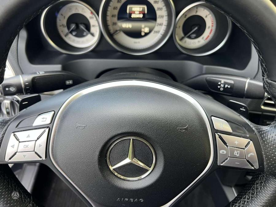Синий Мерседес E 220 2014 в Каунас, объемом двигателя 2.14 л и пробегом 253 тыс. км за 5750 €, фото 27 на AUTOMOTO.COM.LV