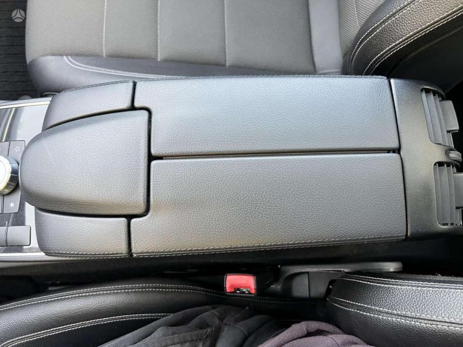 Синий Мерседес E 220 2014 в Каунас, объемом двигателя 2.14 л и пробегом 253 тыс. км за 5750 €, фото 35 на AUTOMOTO.COM.LV