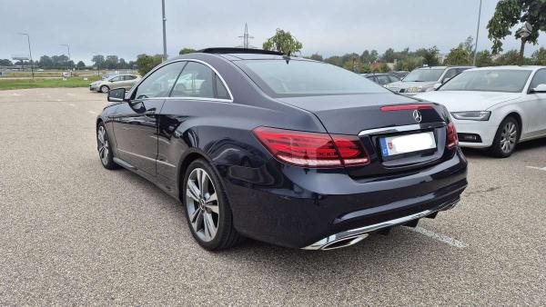 Zils Mercedes-Benz E 220 2014 Kauņa, ar dzinēja tilpumu 2.14 L un nobraukumu 253 tūkst. km par 9900 €, foto 4 vietnē AUTOMOTO.COM.LV