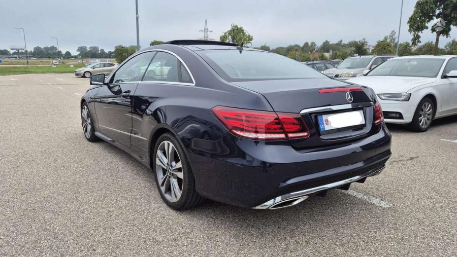 Zils Mercedes-Benz E 220 2014 Kauņa, ar dzinēja tilpumu 2.14 L un nobraukumu 253 tūkst. km par 9900 €, foto 4 vietnē AUTOMOTO.COM.LV