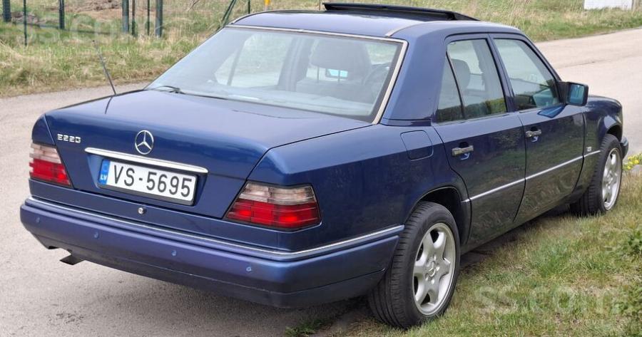 Синий Мерседес E 220 1994 в Рига, объемом двигателя 2.20 л и пробегом 214 тыс. км за 5900 €, фото 18 на AUTOMOTO.COM.LV