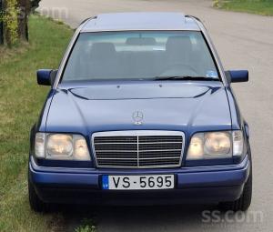 Blue Mercedes-Benz E 220 1994 in Riga, with an engine capacity of 2.20 L and mileage of 214 thousand km for 5300 €, photo  on AUTOMOTO.COM.LV