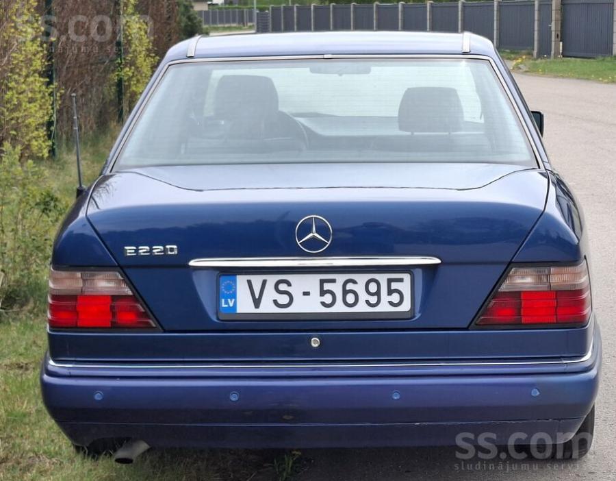 Синий Мерседес E 220 1994 в Рига, объемом двигателя 2.20 л и пробегом 214 тыс. км за 5300 €, фото 28 на AUTOMOTO.COM.LV