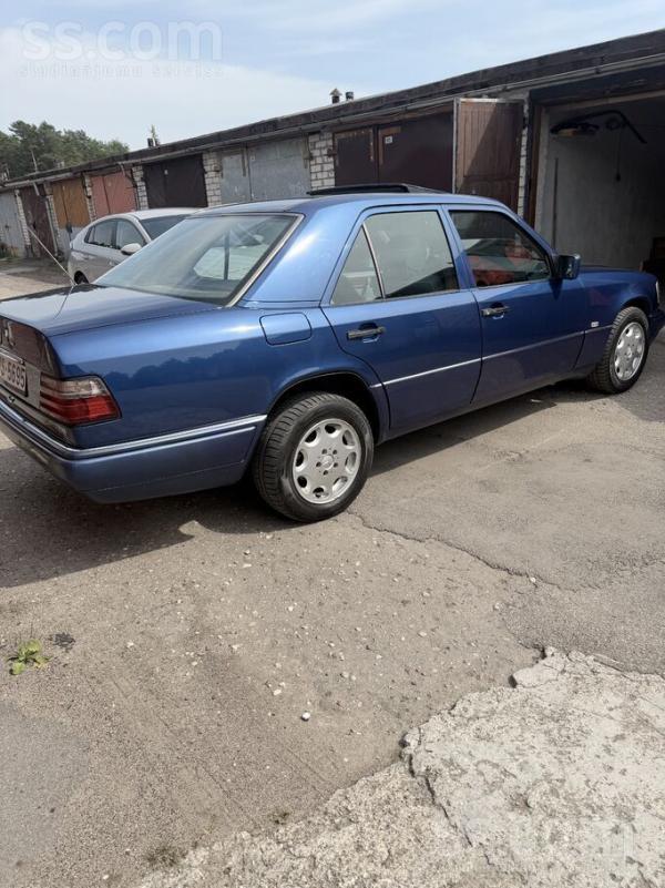 Zils Mercedes-Benz E 220 1994 Jelgava, ar dzinēja tilpumu 2.00 L un nobraukumu 214 tūkst. km par 4990 €, foto 1 vietnē AUTOMOTO.COM.LV