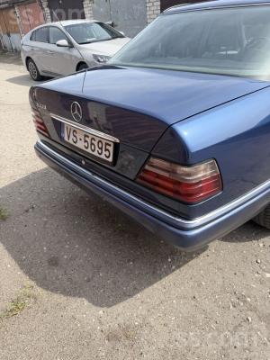 Синий Мерседес E 220 1994 в Елгава, объемом двигателя 2.00 л и пробегом 214 тыс. км за 4990 €, фото 5 на AUTOMOTO.COM.LV
