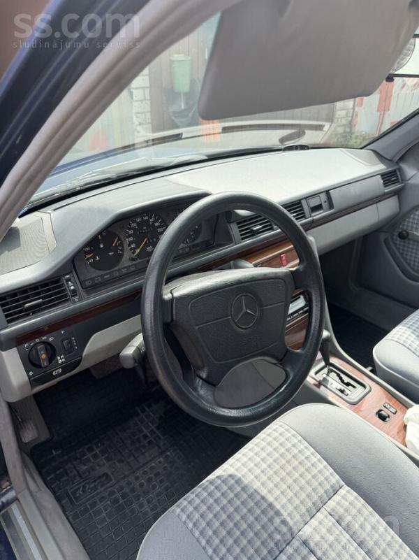 Zils Mercedes-Benz E 220 1994 Jelgava, ar dzinēja tilpumu 2.20 L un nobraukumu 214 tūkst. km par 4990 €, foto 8 vietnē AUTOMOTO.COM.LV