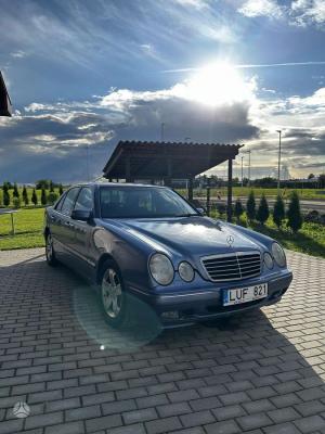 Синий Мерседес E 220 2000 в Мариямполе, объемом двигателя 2.15 л и пробегом 329 тыс. км за 2400 €, фото  на AUTOMOTO.COM.LV