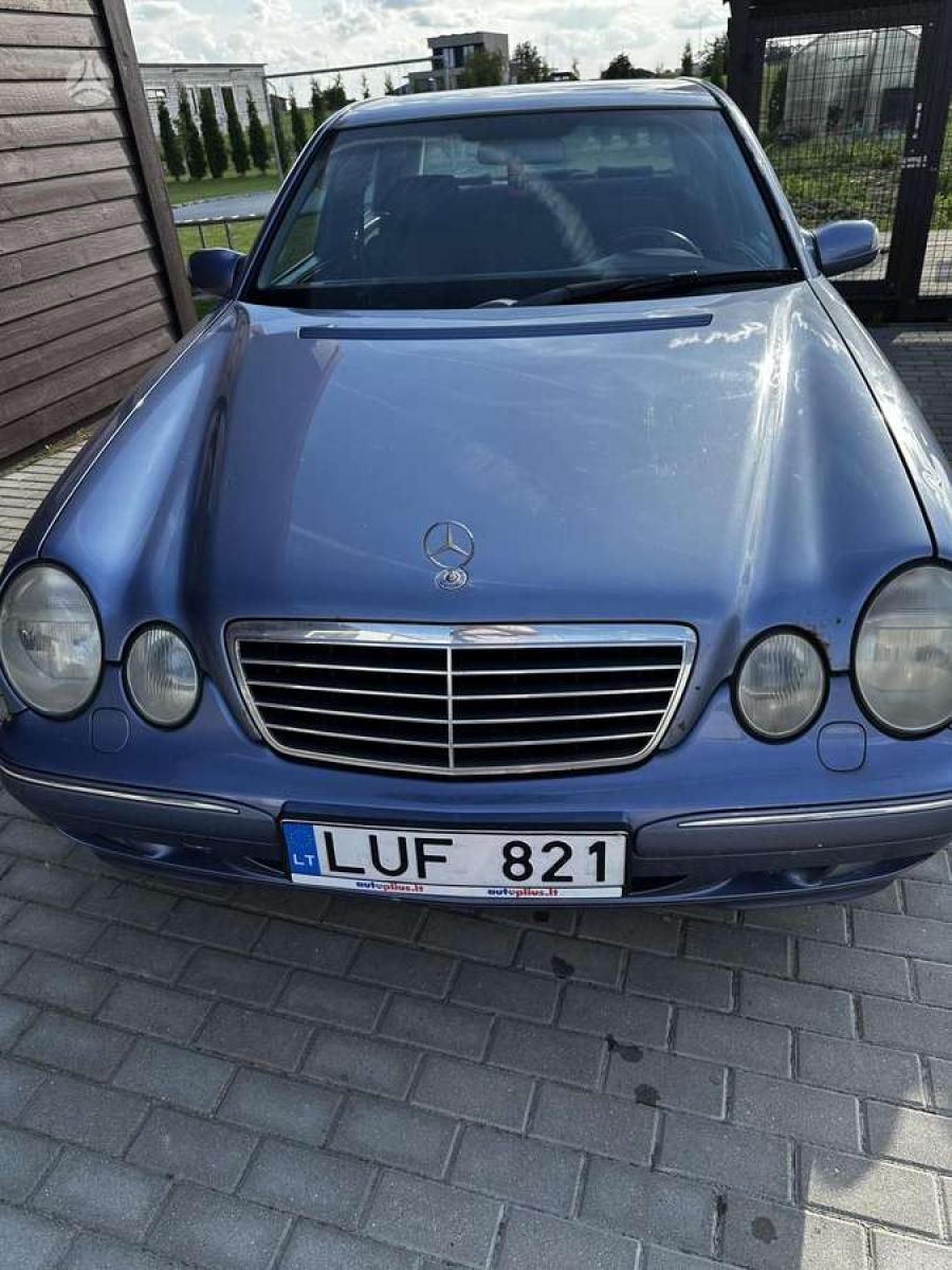 Синий Мерседес E 220 2000 в Мариямполе, объемом двигателя 2.15 л и пробегом 329 тыс. км за 2400 €, фото 8 на AUTOMOTO.COM.LV