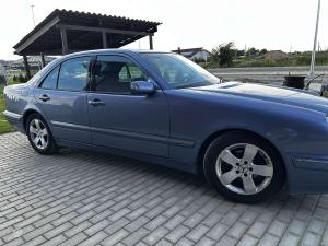 Синий Мерседес E 220 2000 в Мариямполе, объемом двигателя 2.15 л и пробегом 329 тыс. км за 2400 €, фото 9 на AUTOMOTO.COM.LV