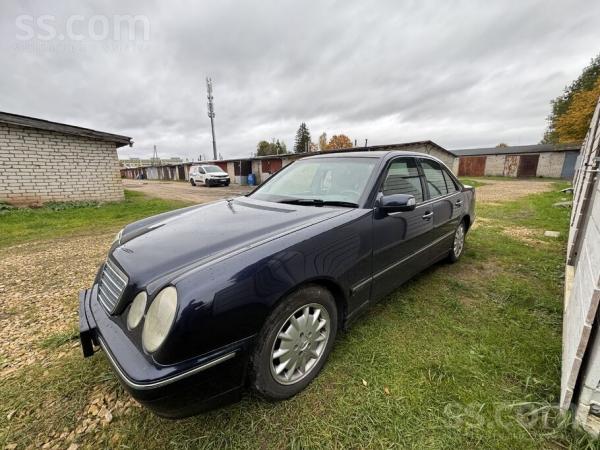 Zils Mercedes-Benz E 220 2000 Rīga, ar dzinēja tilpumu 2.20 L un nobraukumu 270 tūkst. km par 800 €, foto 3 vietnē AUTOMOTO.COM.LV