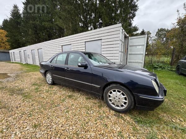 Zils Mercedes-Benz E 220 2000 Rīga, ar dzinēja tilpumu 2.20 L un nobraukumu 270 tūkst. km par 800 €, foto 4 vietnē AUTOMOTO.COM.LV
