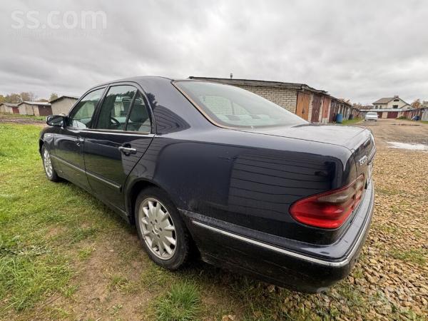 Zils Mercedes-Benz E 220 2000 Rīga, ar dzinēja tilpumu 2.20 L un nobraukumu 270 tūkst. km par 800 €, foto 7 vietnē AUTOMOTO.COM.LV