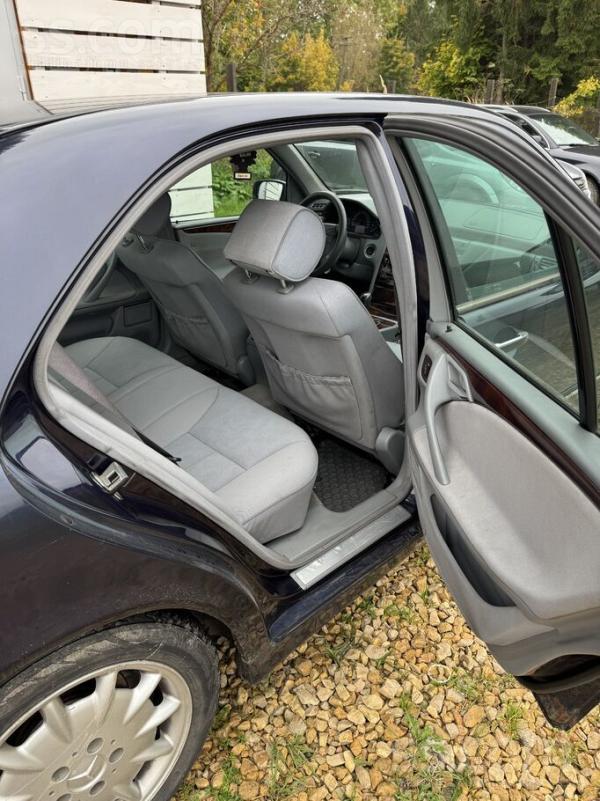 Zils Mercedes-Benz E 220 2000 Rīga, ar dzinēja tilpumu 2.20 L un nobraukumu 270 tūkst. km par 800 €, foto 9 vietnē AUTOMOTO.COM.LV