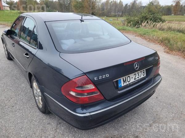 Синий Мерседес E 220 2002 в Цесис, объемом двигателя 2.20 л и пробегом 481 тыс. км за 1600 €, фото 4 на AUTOMOTO.COM.LV