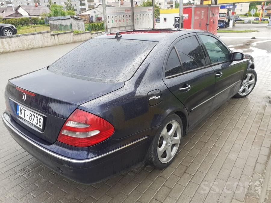 Zils Mercedes-Benz E 220 2002 Daugavpils, ar dzinēja tilpumu 2.20 L un nobraukumu 407 tūkst. km par 900 €, foto 4 vietnē AUTOMOTO.COM.LV
