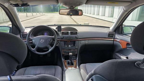Синий Мерседес E 220 2002 в Вильнюс, объемом двигателя 2.15 л и пробегом 299 тыс. км за 1850 €, фото 6 на AUTOMOTO.COM.LV