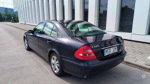 Zils Mercedes-Benz E 220 2002 Viļņa, ar dzinēja tilpumu 2.15 L un nobraukumu 299 tūkst. km par 1850 €, foto 4 vietnē AUTOMOTO.COM.LV