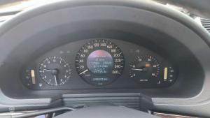 Zils Mercedes-Benz E 220 2002 Viļņa, ar dzinēja tilpumu 2.15 L un nobraukumu 299 tūkst. km par 1850 €, foto 10 vietnē AUTOMOTO.COM.LV