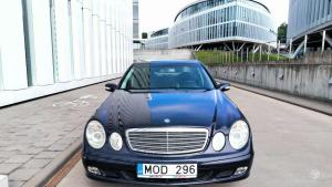 Zils Mercedes-Benz E 220 2002 Viļņa, ar dzinēja tilpumu 2.15 L un nobraukumu 299 tūkst. km par 1850 €, foto 12 vietnē AUTOMOTO.COM.LV