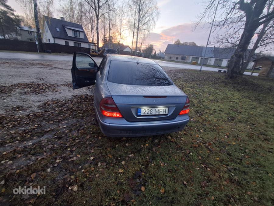 Синий Мерседес E 220 2002 в Тарту, объемом двигателя 2.10 л и пробегом 335 тыс. км за 1200 €, фото 4 на AUTOMOTO.COM.LV