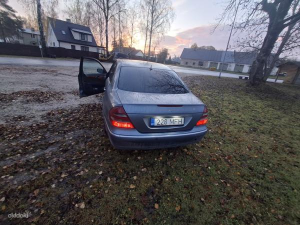 Синий Мерседес E 220 2002 в Тарту, объемом двигателя 2.10 л и пробегом 335 тыс. км за 1200 €, фото 9 на AUTOMOTO.COM.LV